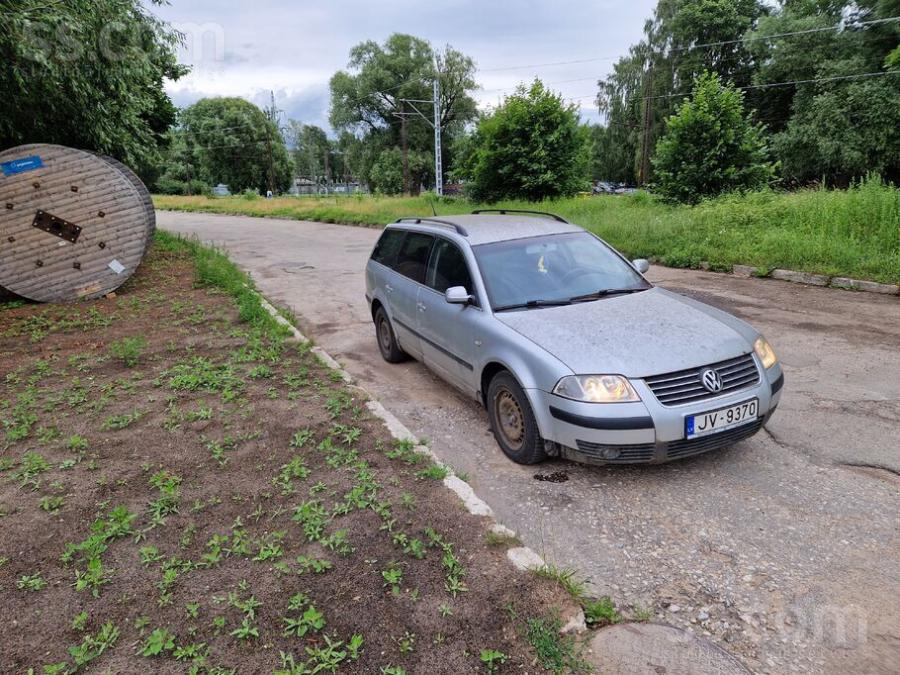 Grey Volkswagen Passat B5 2001 in Riga, with an engine capacity of 2.00 L and mileage of 390 thousand km for 800 €, photo 7 on AUTOMOTO.COM.LV