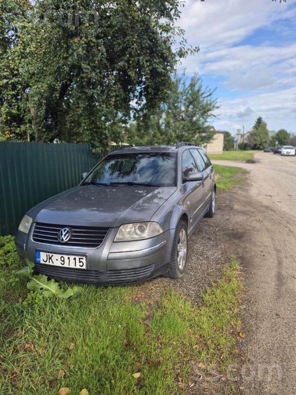 Pelēks Volkswagen Passat B5 2001 Daugavpils, ar dzinēja tilpumu 2.50 L un nobraukumu 312 tūkst. km par 1400 €, foto 1 vietnē AUTOMOTO.COM.LV