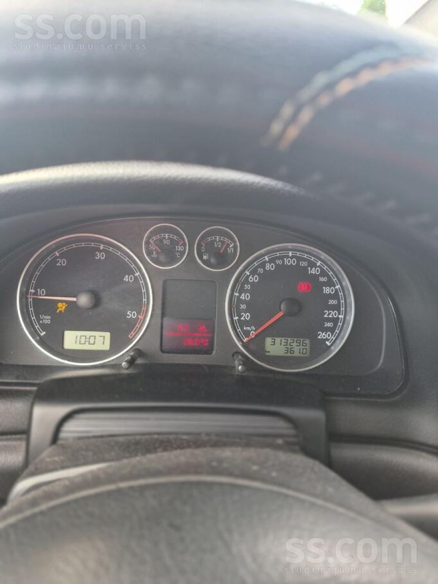 Grey Volkswagen Passat B5 2001 in Daugavpils, with an engine capacity of 2.50 L and mileage of 313 thousand km for 1100 €, photo 4 on AUTOMOTO.COM.LV