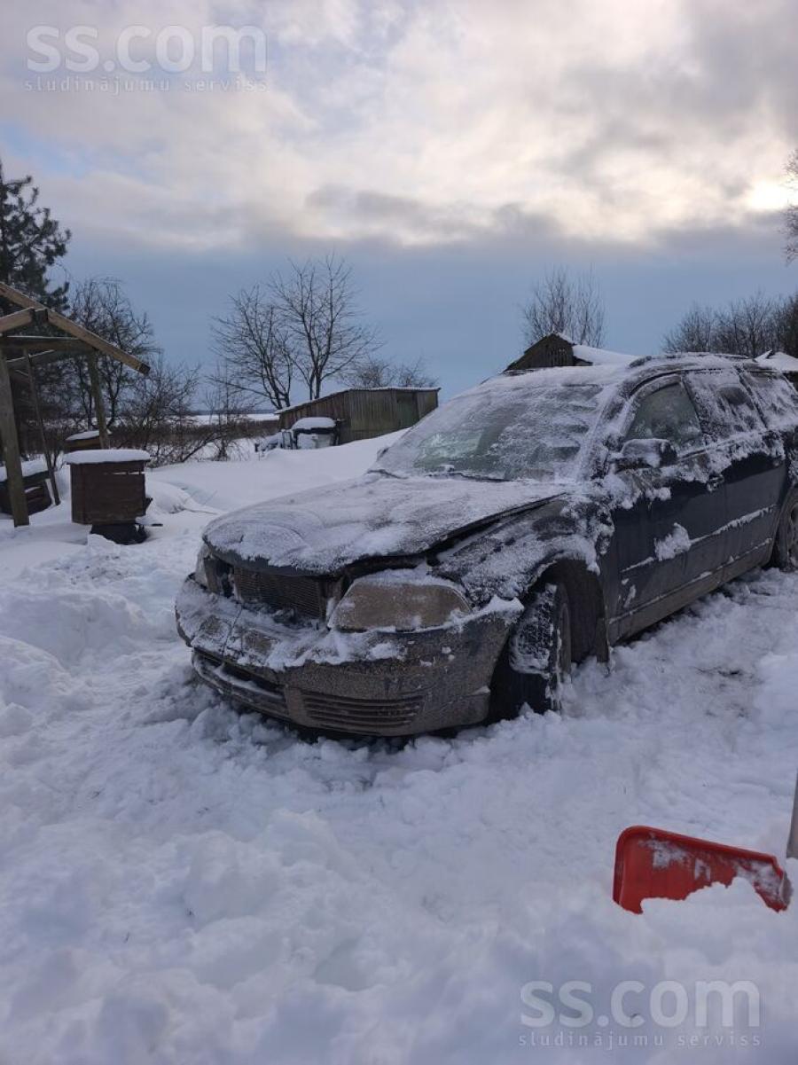 Серый Фольксваген Пассат Б5 2002 в Бауска, объемом двигателя 1.90 л и пробегом 400 тыс. км за 600 €, фото 2 на AUTOMOTO.COM.LV