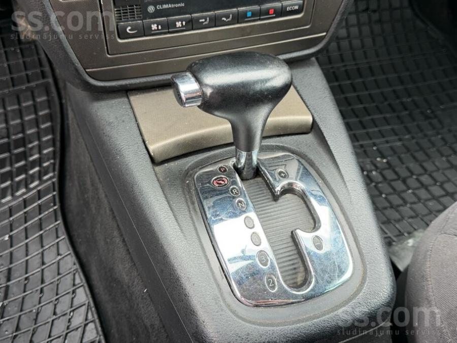 Pelēks Volkswagen Passat B5 2002 Ludza, ar dzinēja tilpumu 1.90 L un nobraukumu 325 tūkst. km par 2950 €, foto 15 vietnē AUTOMOTO.COM.LV