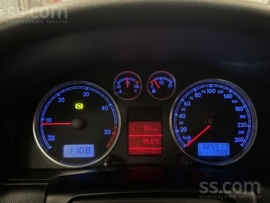 Pelēks Volkswagen Passat B5 2002 Ludza, ar dzinēja tilpumu 1.90 L un nobraukumu 325 tūkst. km par 2950 €, foto 21 vietnē AUTOMOTO.COM.LV