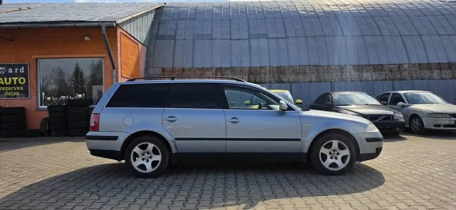 Grey Volkswagen Passat B5 2002 in Valmiera, with an engine capacity of 1.90 L and mileage of 395 thousand km for 1550 €, photo 3 on AUTOMOTO.COM.LV