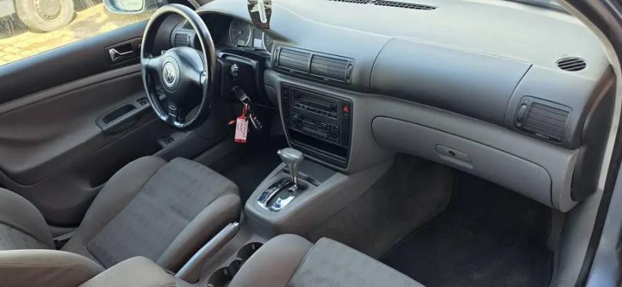 Grey Volkswagen Passat B5 2002 in Valmiera, with an engine capacity of 1.90 L and mileage of 395 thousand km for 1550 €, photo 10 on AUTOMOTO.COM.LV