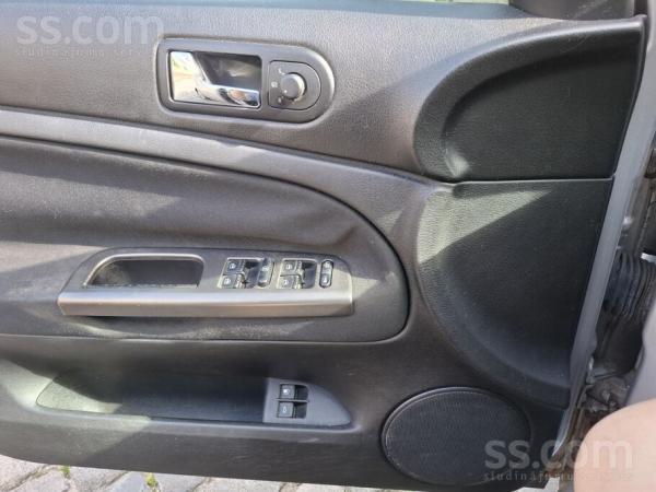 Grey Volkswagen Passat B5 2002 in Liepaja, with an engine capacity of 1.90 L and mileage of 230 thousand km for 1440 €, photo 10 on AUTOMOTO.COM.LV