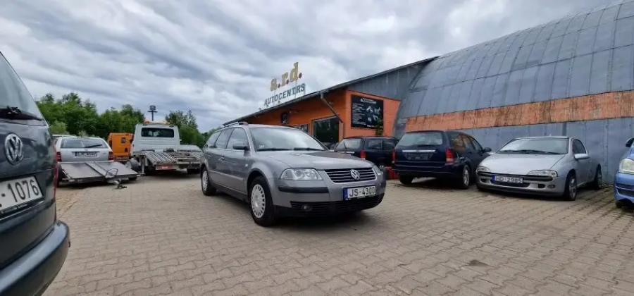 Pelēks Volkswagen Passat B5 2003 Valmiera, ar dzinēja tilpumu 1.60 L un nobraukumu 365 tūkst. km par 1350 €, foto 1 vietnē AUTOMOTO.COM.LV