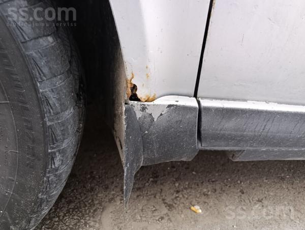 Pelēks Volkswagen Passat B5 2003 Rīga, ar dzinēja tilpumu 1.90 L un nobraukumu 452 tūkst. km par 800 €, foto 6 vietnē AUTOMOTO.COM.LV