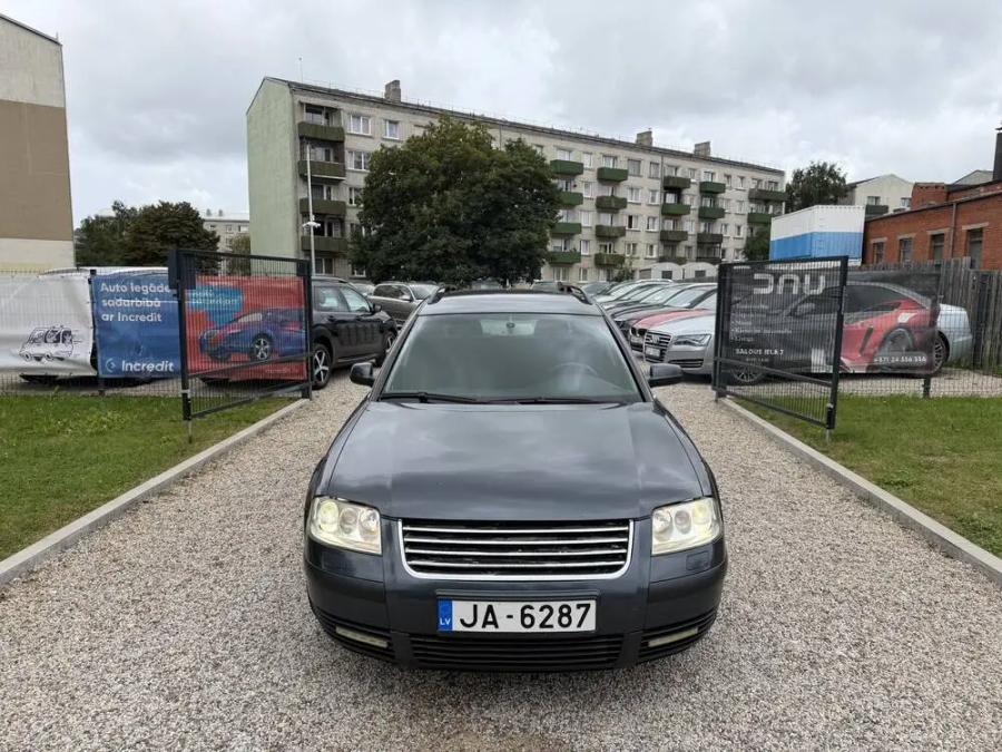 Pelēks Volkswagen Passat B5 2003 Ventspils, ar dzinēja tilpumu 1.90 L un nobraukumu 381 tūkst. km par 1450 €, foto 3 vietnē AUTOMOTO.COM.LV