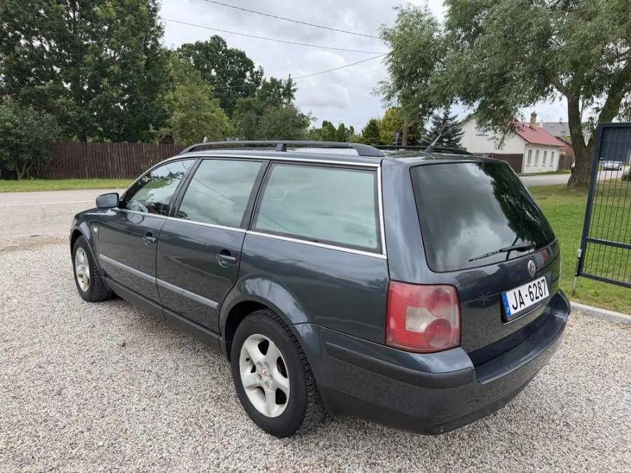 Pelēks Volkswagen Passat B5 2003 Ventspils, ar dzinēja tilpumu 1.90 L un nobraukumu 381 tūkst. km par 1450 €, foto 7 vietnē AUTOMOTO.COM.LV