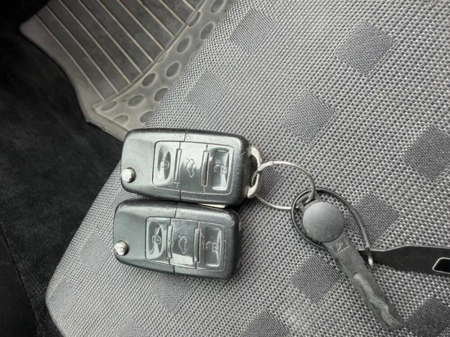 Pelēks Volkswagen Passat B5 2003 Ventspils, ar dzinēja tilpumu 1.90 L un nobraukumu 381 tūkst. km par 1450 €, foto 22 vietnē AUTOMOTO.COM.LV