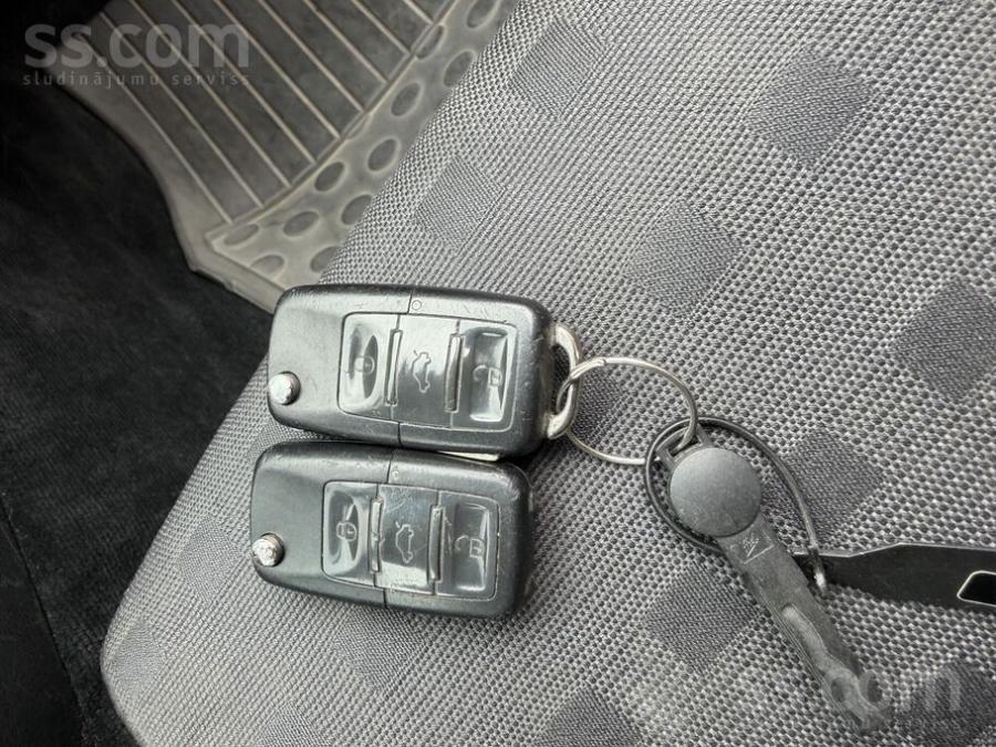 Pelēks Volkswagen Passat B5 2003 Ventspils, ar dzinēja tilpumu 1.90 L un nobraukumu 381 tūkst. km par 1450 €, foto 22 vietnē AUTOMOTO.COM.LV