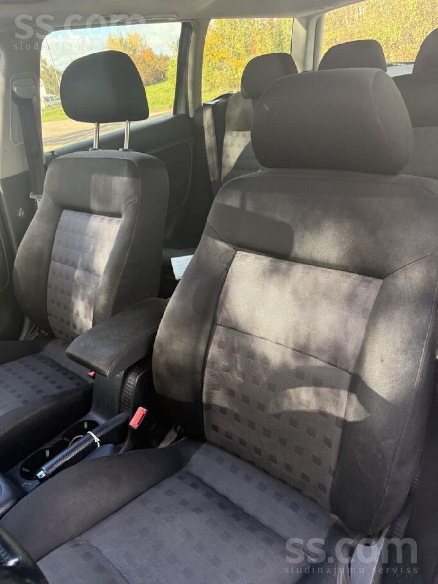 Pelēks Volkswagen Passat B5 2003 Rēzekne, ar dzinēja tilpumu 2.50 L un nobraukumu 350 tūkst. km par 1300 €, foto 7 vietnē AUTOMOTO.COM.LV