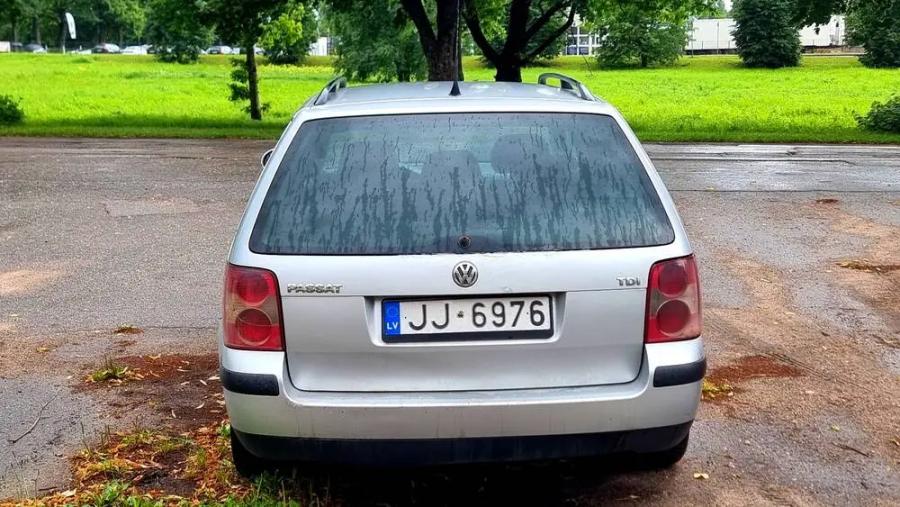 Grey Volkswagen Passat B5 2004 in Cesis, with an engine capacity of 2.00 L and mileage of 341 thousand km for 1200 €, photo 6 on AUTOMOTO.COM.LV