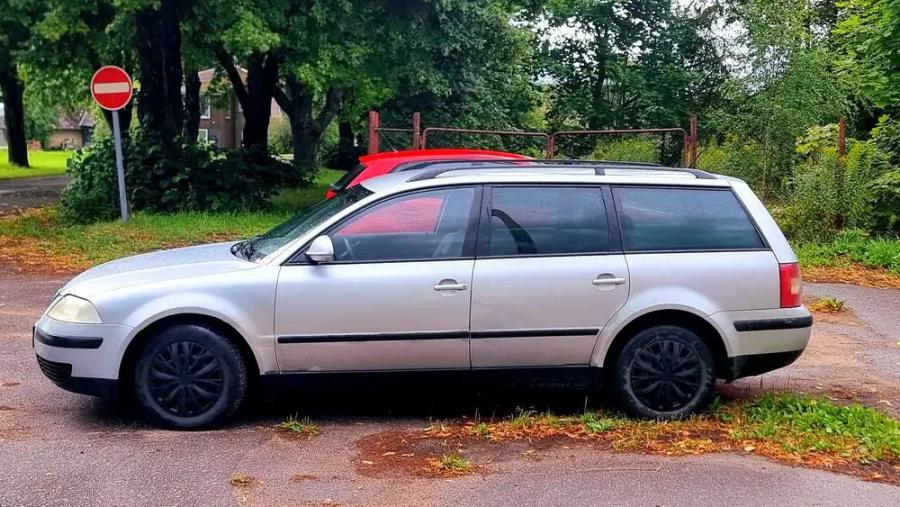 Grey Volkswagen Passat B5 2004 in Cesis, with an engine capacity of 2.00 L and mileage of 341 thousand km for 1200 €, photo 8 on AUTOMOTO.COM.LV