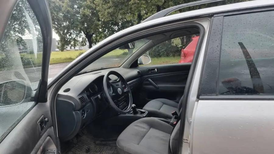 Grey Volkswagen Passat B5 2004 in Cesis, with an engine capacity of 2.00 L and mileage of 341 thousand km for 1200 €, photo 9 on AUTOMOTO.COM.LV