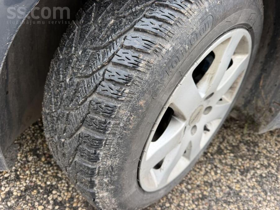 Pelēks Volkswagen Passat B5 2005 Valmiera, ar dzinēja tilpumu 2.50 L un nobraukumu 400 tūkst. km par 990 €, foto 12 vietnē AUTOMOTO.COM.LV