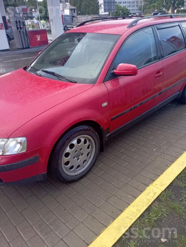 Red Volkswagen Passat B5 1998 in Riga, with an engine capacity of 1.60 L and mileage of 325 thousand km for 850 €, photo 1 on AUTOMOTO.COM.LV