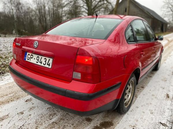 Sarkans Volkswagen Passat B5 1997 Cēsis, ar dzinēja tilpumu 1.60 L un nobraukumu 241 tūkst. km par 380 €, foto 2 vietnē AUTOMOTO.COM.LV