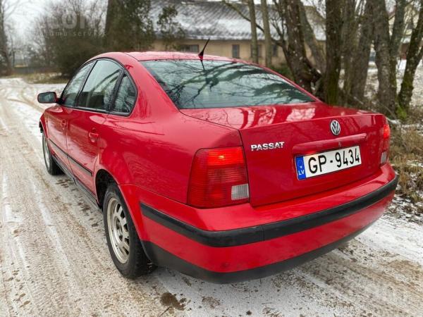 Sarkans Volkswagen Passat B5 1997 Cēsis, ar dzinēja tilpumu 1.60 L un nobraukumu 241 tūkst. km par 380 €, foto 3 vietnē AUTOMOTO.COM.LV