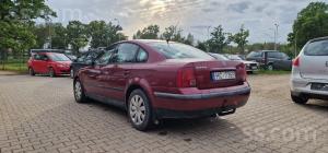 Red Volkswagen Passat B5 1997 in Valmiera, with an engine capacity of 1.60 L and mileage of 294 thousand km for 950 €, photo 5 on AUTOMOTO.COM.LV