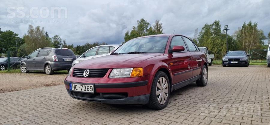 Red Volkswagen Passat B5 1997 in Valmiera, with an engine capacity of 1.60 L and mileage of 294 thousand km for 950 €, photo 7 on AUTOMOTO.COM.LV