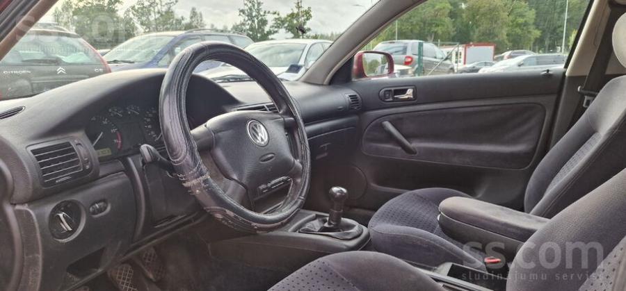 Red Volkswagen Passat B5 1997 in Valmiera, with an engine capacity of 1.60 L and mileage of 294 thousand km for 950 €, photo 9 on AUTOMOTO.COM.LV