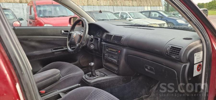 Red Volkswagen Passat B5 1997 in Valmiera, with an engine capacity of 1.60 L and mileage of 294 thousand km for 950 €, photo 10 on AUTOMOTO.COM.LV