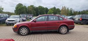 Red Volkswagen Passat B5 1997 in Valmiera, with an engine capacity of 1.60 L and mileage of 294 thousand km for 950 €, photo 6 on AUTOMOTO.COM.LV