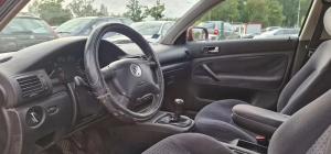 Red Volkswagen Passat B5 1997 in Valmiera, with an engine capacity of 1.60 L and mileage of 294 thousand km for 950 €, photo 9 on AUTOMOTO.COM.LV