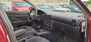 Red Volkswagen Passat B5 1997 in Valmiera, with an engine capacity of 1.60 L and mileage of 294 thousand km for 950 €, photo 10 on AUTOMOTO.COM.LV