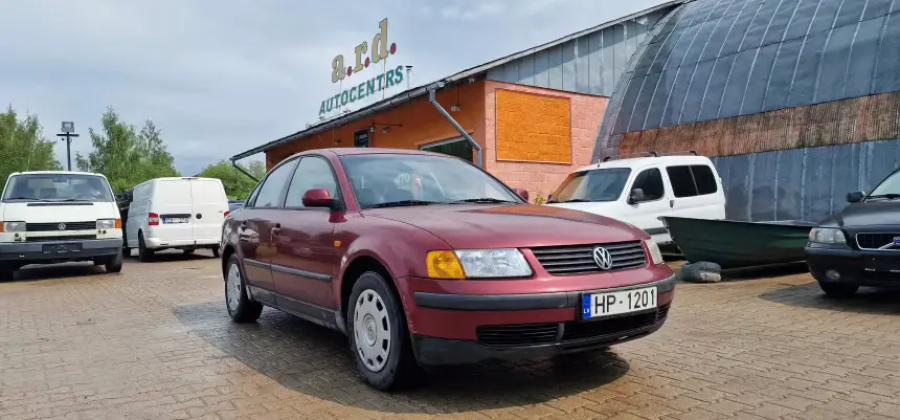Sarkans Volkswagen Passat B5 1997 Valmiera, ar dzinēja tilpumu 1.60 L un nobraukumu 259 tūkst. km par 950 €, foto 1 vietnē AUTOMOTO.COM.LV