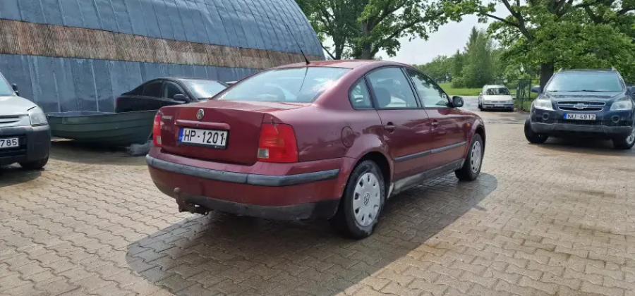 Sarkans Volkswagen Passat B5 1997 Valmiera, ar dzinēja tilpumu 1.60 L un nobraukumu 259 tūkst. km par 950 €, foto 4 vietnē AUTOMOTO.COM.LV