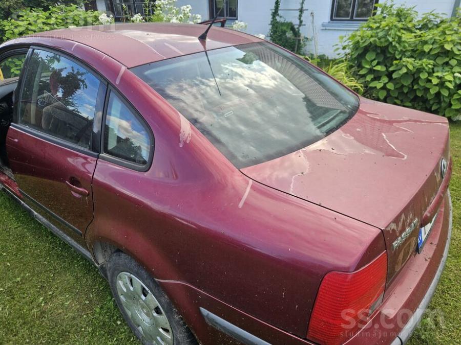 Sarkans Volkswagen Passat B5 1997 Bauska, ar dzinēja tilpumu 1.60 L un nobraukumu 259 tūkst. km par 500 €, foto 3 vietnē AUTOMOTO.COM.LV