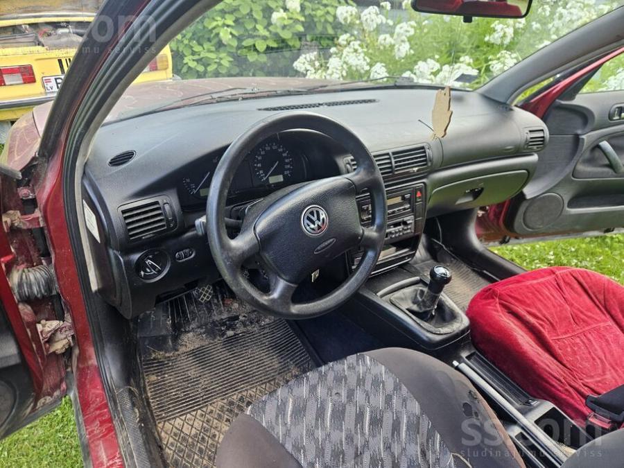 Sarkans Volkswagen Passat B5 1997 Bauska, ar dzinēja tilpumu 1.60 L un nobraukumu 259 tūkst. km par 500 €, foto 4 vietnē AUTOMOTO.COM.LV