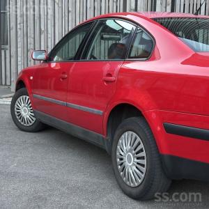 Sarkans Volkswagen Passat B5 1998 Rīga, ar dzinēja tilpumu 1.60 L un nobraukumu 221 tūkst. km par 750 €, foto 8 vietnē AUTOMOTO.COM.LV