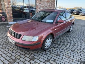 Sarkans Volkswagen Passat B5 1999 Talsi, ar dzinēja tilpumu 1.80 L un nobraukumu 272 tūkst. km par 950 €, foto  vietnē AUTOMOTO.COM.LV