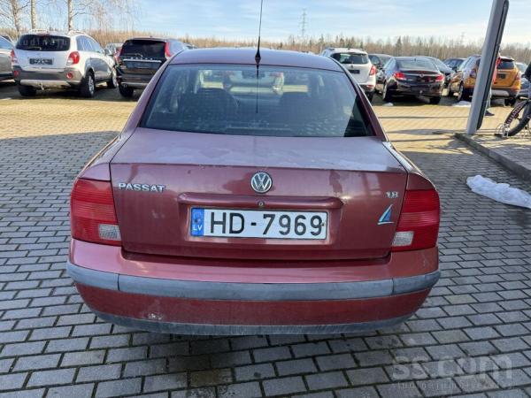 Red Volkswagen Passat B5 1999 in Talsi, with an engine capacity of 1.80 L and mileage of 272 thousand km for 950 €, photo 3 on AUTOMOTO.COM.LV