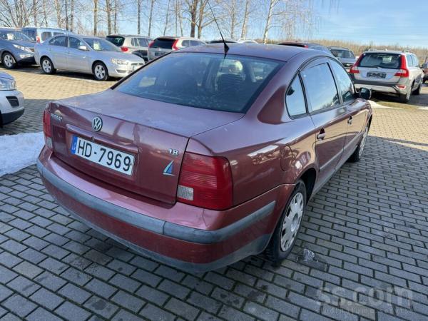 Red Volkswagen Passat B5 1999 in Talsi, with an engine capacity of 1.80 L and mileage of 272 thousand km for 950 €, photo 4 on AUTOMOTO.COM.LV