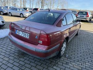 Sarkans Volkswagen Passat B5 1999 Talsi, ar dzinēja tilpumu 1.80 L un nobraukumu 272 tūkst. km par 950 €, foto 5 vietnē AUTOMOTO.COM.LV