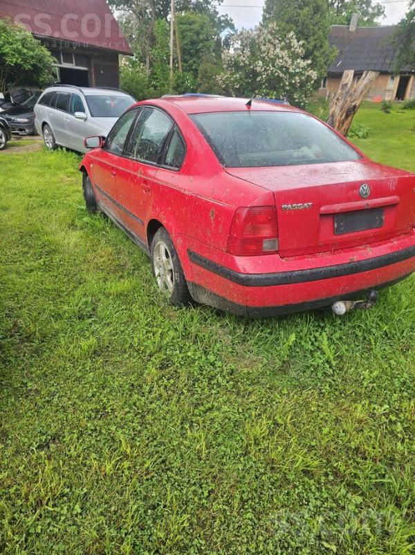 Red Volkswagen Passat B5 2000 in Limbazi, with an engine capacity of 1.90 L and mileage of 464 thousand km for 425 €, photo 1 on AUTOMOTO.COM.LV