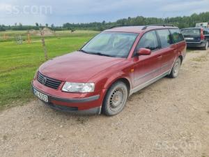 Sarkans Volkswagen Passat B5 1997 Alūksne, ar dzinēja tilpumu 1.60 L un nobraukumu 285 tūkst. km par 900 €, foto  vietnē AUTOMOTO.COM.LV