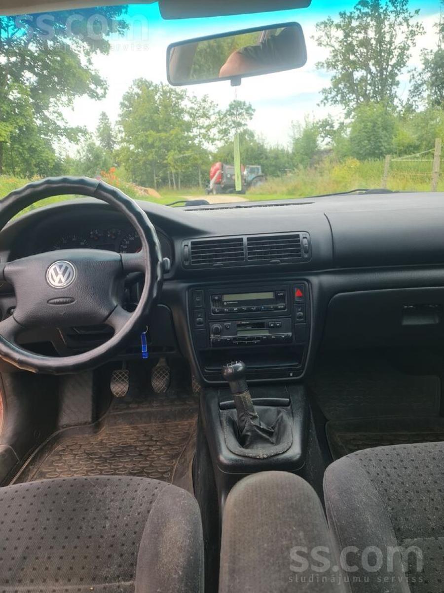 Sarkans Volkswagen Passat B5 1997 Alūksne, ar dzinēja tilpumu 1.60 L un nobraukumu 285 tūkst. km par 900 €, foto 5 vietnē AUTOMOTO.COM.LV