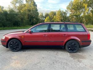 Red Volkswagen Passat B5 1997 in Gulbene, with an engine capacity of 1.60 L and mileage of 286 thousand km for 1450 €, photo 3 on AUTOMOTO.COM.LV