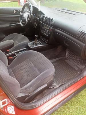 Red Volkswagen Passat B5 1997 in Gulbene, with an engine capacity of 1.60 L and mileage of 286 thousand km for 1450 €, photo 11 on AUTOMOTO.COM.LV