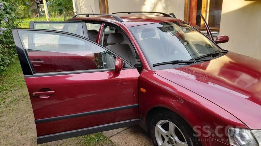 Red Volkswagen Passat B5 1998 in Riga, with an engine capacity of 1.80 L and mileage of 348 thousand km for 1400 €, photo 3 on AUTOMOTO.COM.LV