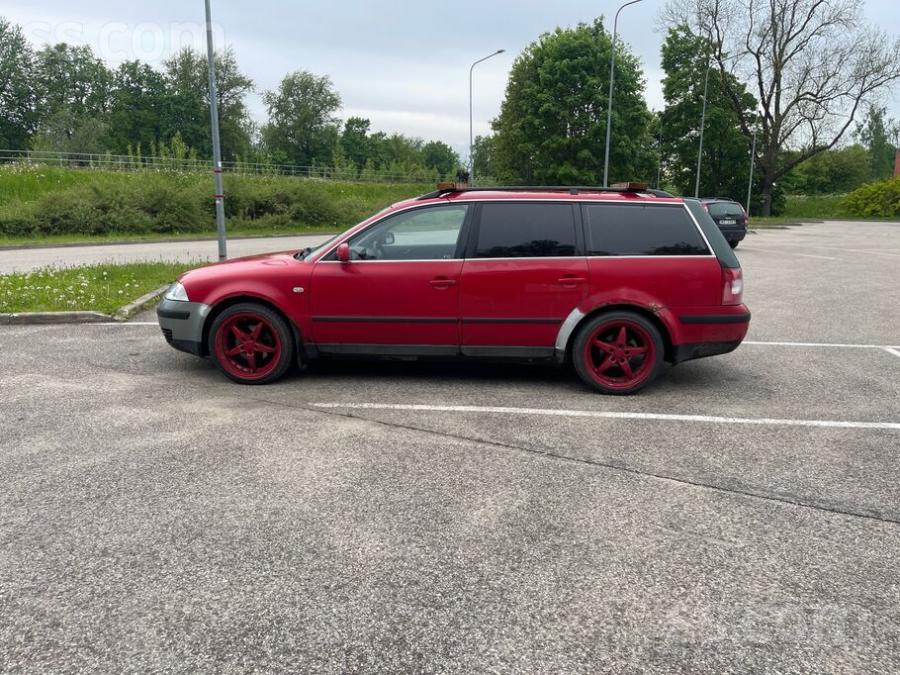 Red Volkswagen Passat B5 2001 in Jekabpils, with an engine capacity of 1.90 L and mileage of 587 thousand km for 900 €, photo 1 on AUTOMOTO.COM.LV