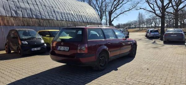 Красный Фольксваген Пассат Б5 2001 в Валмиера, объемом двигателя 1.90 л и пробегом 561 тыс. км за 1450 €, фото 3 на AUTOMOTO.COM.LV