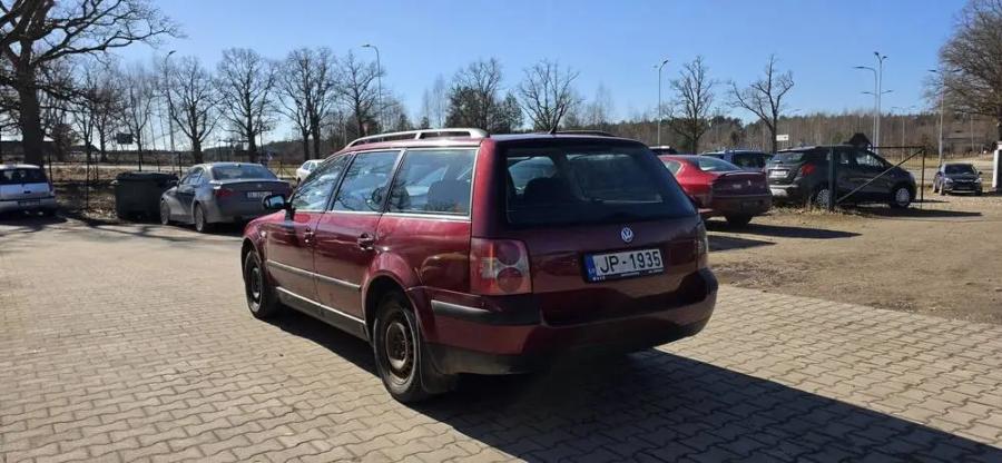 Красный Фольксваген Пассат Б5 2001 в Валмиера, объемом двигателя 1.90 л и пробегом 561 тыс. км за 1450 €, фото 5 на AUTOMOTO.COM.LV