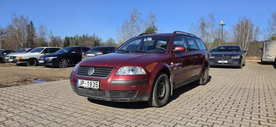 Красный Фольксваген Пассат Б5 2001 в Валмиера, объемом двигателя 1.90 л и пробегом 561 тыс. км за 1450 €, фото 7 на AUTOMOTO.COM.LV