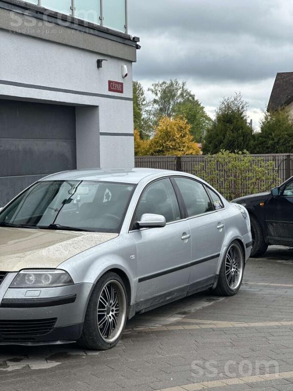 Volkswagen Passat B5 2001 in Dobele, with an engine capacity of 2.30 L and mileage of 334 thousand km for 1750 €, photo 1 on AUTOMOTO.COM.LV